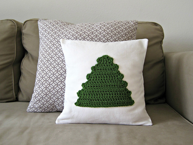 Ravelry: Christmas Tree Applique pattern by Nicole Dasig