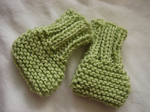 Ravelry: Easy Knitted Booties pattern by Bundles of Love