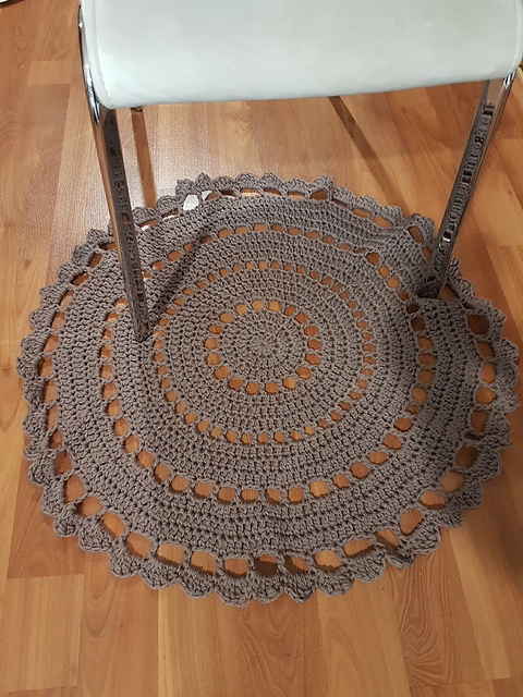 Ravelry: Beautiful area rug pattern by Jayda InStitches