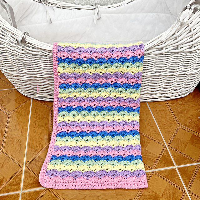 Ravelry: Shell Baby Blanket pattern by ShiFio's Patterns