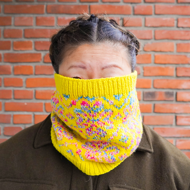 Ravelry: Molly Cowl pattern by shinysuperhero