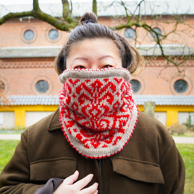 Ravelry: Ally Cowl pattern by shinysuperhero