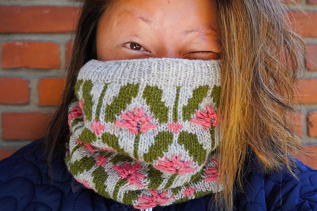Ravelry: Ava Cowl pattern by shinysuperhero