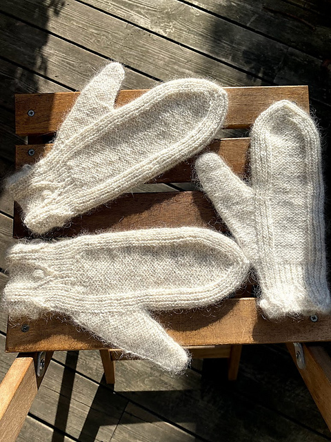 Ravelry: Door mittens pattern by Anna Dziuba