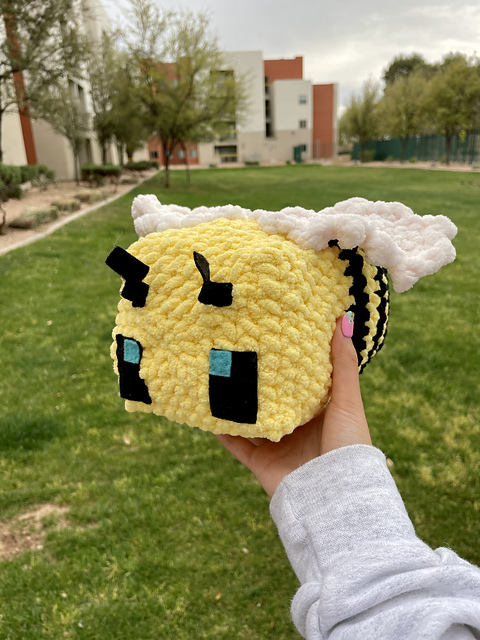 Ravelry: Minecraft Bee pattern by Mia Santos