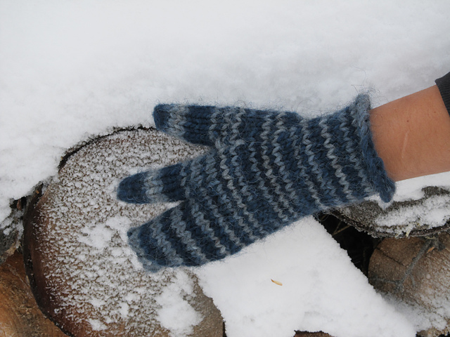 Ravelry: Trigger Finger Mittens pattern by Siana Mills