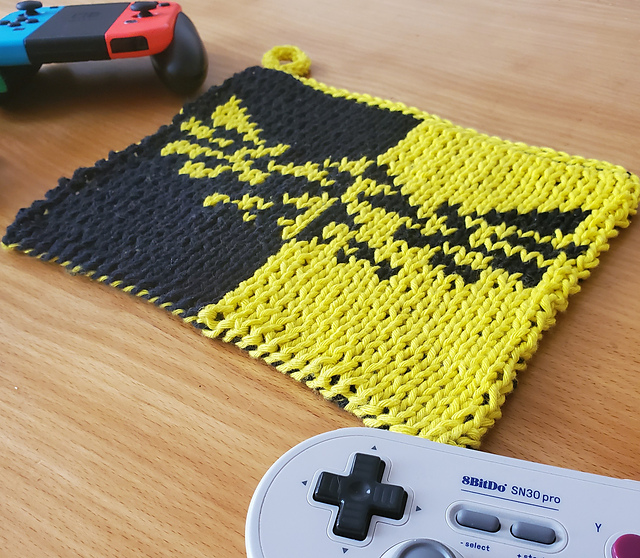 Ravelry: Zelda Triforce Double Knit Potholder pattern by Zaray Buenrostro