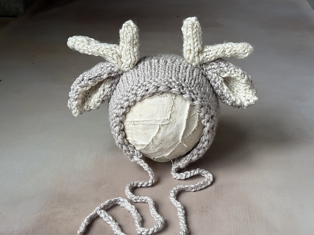 Ravelry: Fun Reindeer bonnet pattern by simona dan