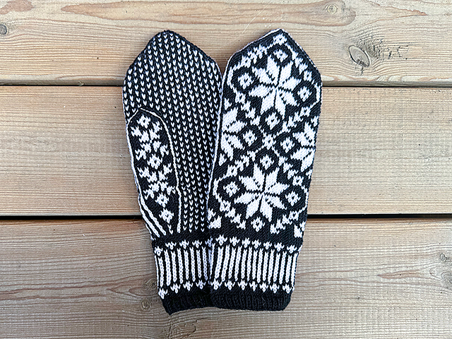 Ravelry: Selbu star dot mittens pattern by SISNO DESIGN