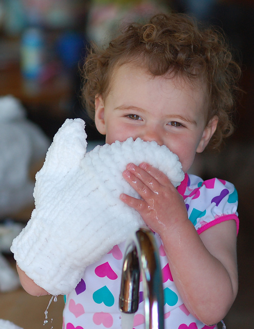 Ravelry: Rub-a-dub Hand Mitt pattern by Chuck Wilmesher