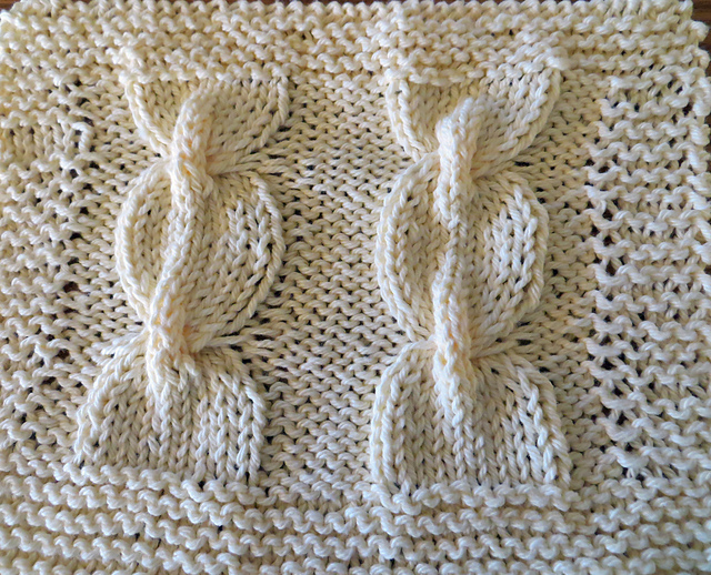 Ravelry: Wavy Cable Washcloth pattern by Sheri Karobonik