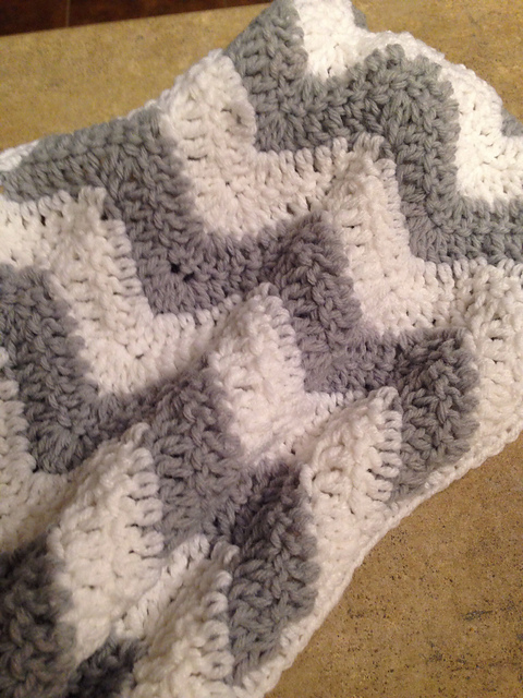 Ravelry: Chevron Infinity Scarf pattern by Justine Vo