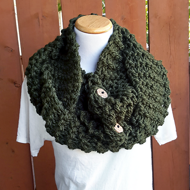 Ravelry: Outlander Cowl pattern by Cassandra Bibler