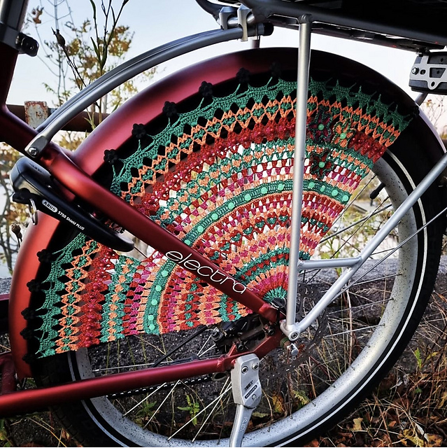 Ravelry: gehaakte jasbeschermers / Dress guards pattern by Simeli