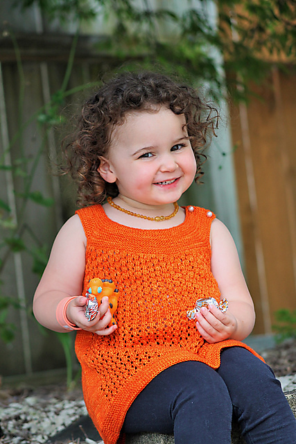 Ravelry: Deinte - Fingering pattern by Julie Gilliver