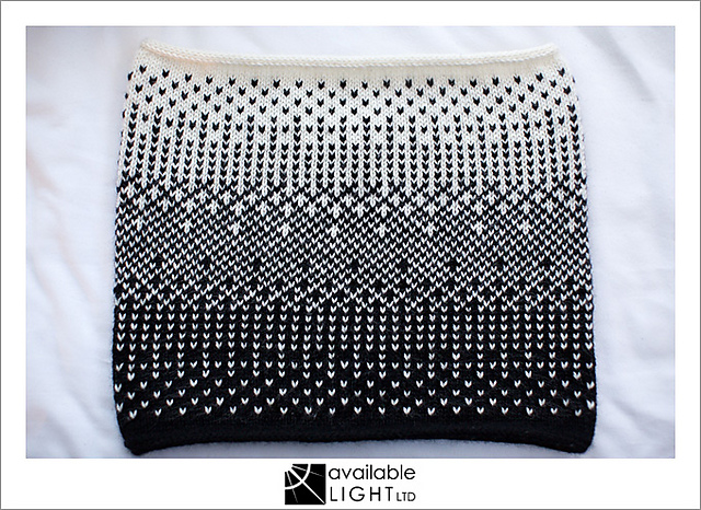 Ravelry: Halftone Cowl pattern by handmade by SMINÉ