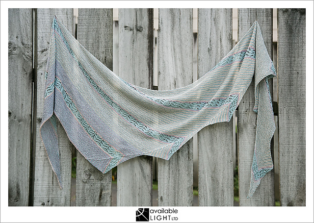Ravelry: Bunting Wrap pattern by handmade by SMINÉ