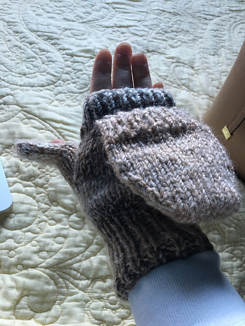 Ravelry: A photographer's mittens pattern by Stephanie Koroscil