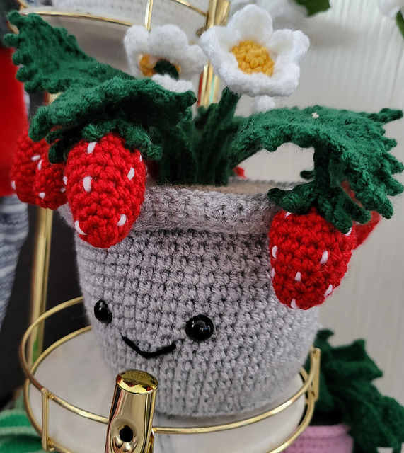 Ravelry: Strawberry plant pattern by Silje Elisabeth Andersen