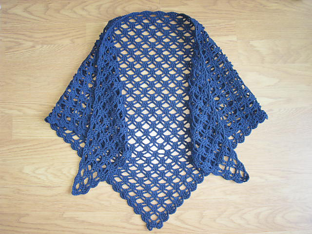 Ravelry: 285 Châle/Pareo pattern by Bergère de France