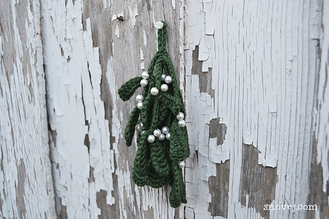 Ravelry: Crochet Mistletoe pattern by Marina Hoffstrom