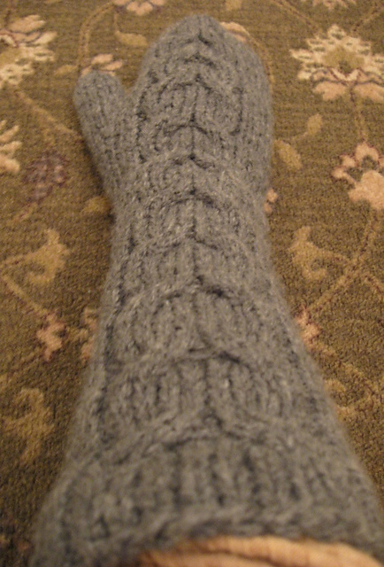 Ravelry: Bella's Mittens - Twilight pattern by Brew City Yarns