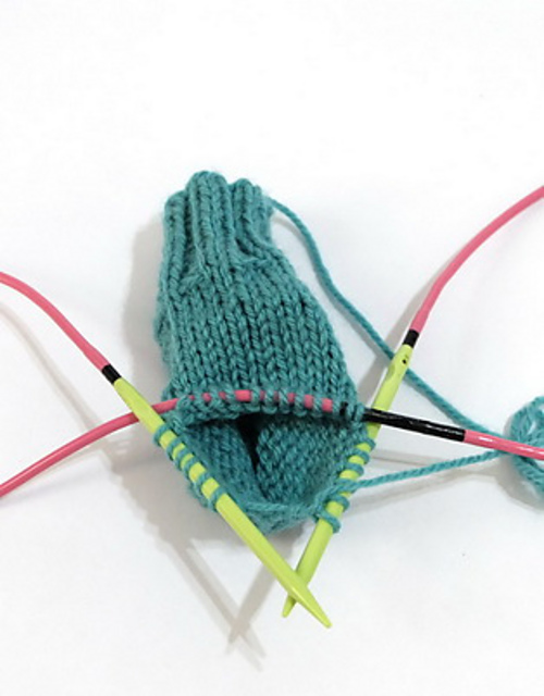 Ravelry: SOCKS with circular needles pattern by Er Eroglu