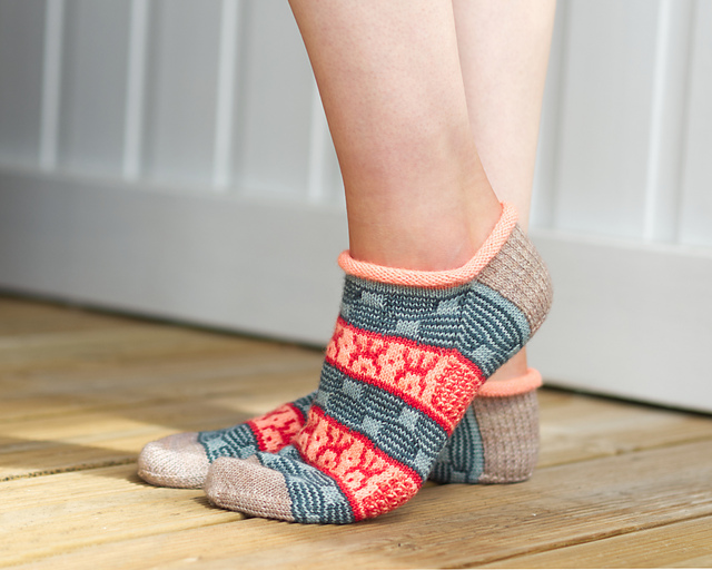 Ravelry: Rockpool Star pattern by Jo Shaw