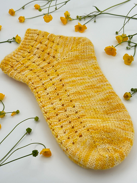 Ravelry: Little lace socks pattern by Pien Roggeveen