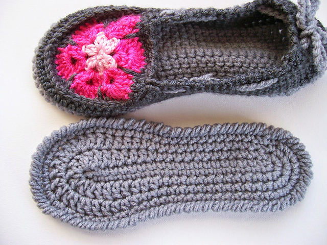 Ravelry: soles - semelles pattern by Vivre au Crochet (Lucie)