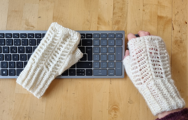Ravelry: Keyboard gloves pattern by Solveig Béen