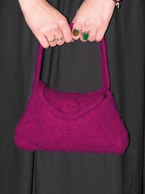 Ravelry: Felted Bag pattern by Claire Capstick