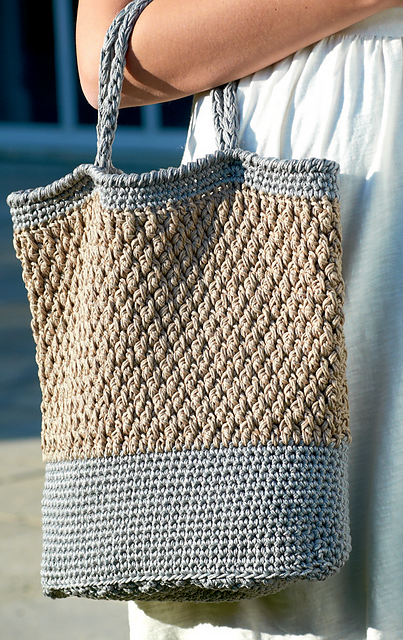 Ravelry: Textured Tote Bag pattern by Laura Gebhardt