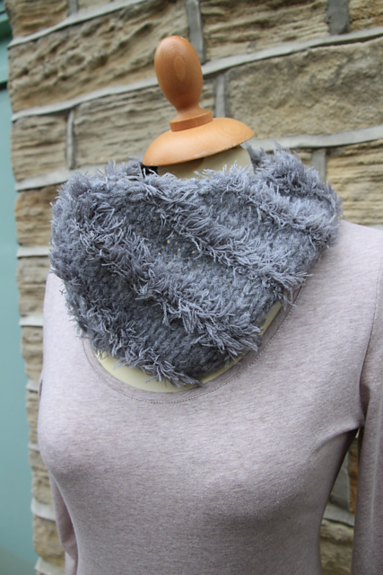Ravelry: Brushed Fleece and Fur Cowl pattern by Sarah Hatton