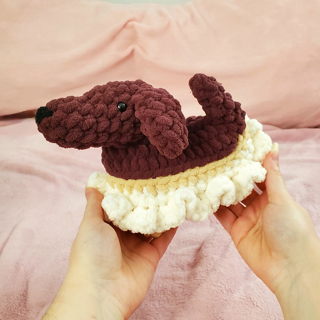 Ravelry: Eclair Dachshund pattern by SonderStitches
