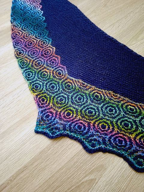 Ravelry: Bubble Wrap pattern by Natalia Moreva