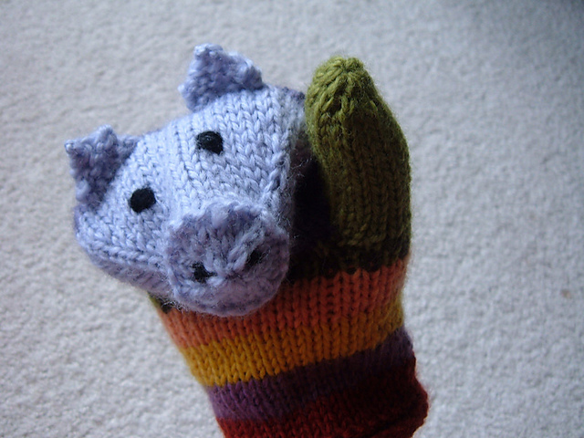 Ravelry: Piggy Mittens pattern by SpillyJane
