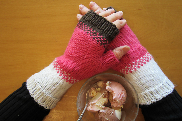Ravelry: Neapolitan Mitts pattern by Tracy Hill
