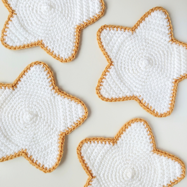 Ravelry: Christmas Cookie Star Coaster pattern by Mooey Makes