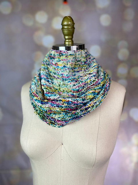 Ravelry: Diagonal Dashes Cowl pattern by Stephanie Shiman