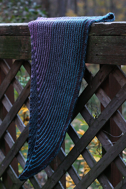 Ravelry: Striped Swoosh Shawlette pattern by Stephanie Shiman