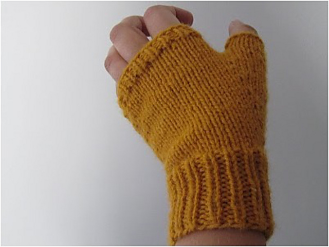 Ravelry: EASY Fingerless Mitts pattern by Katherine Stempien