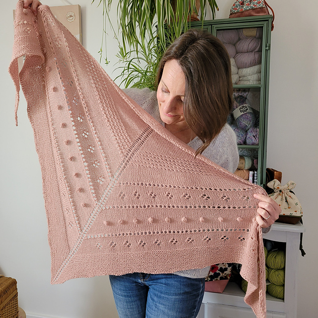 Ravelry: Châle Romance pattern by Stéphanie L