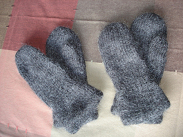 Ravelry: Gauntlet - Style Fulled Mittens pattern by Catherine Vardy