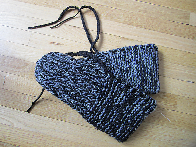 Ravelry: Seamless Slippers pattern by Jessica Bixby