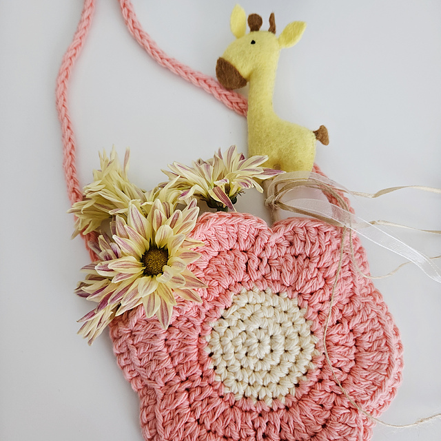Ravelry: May Day Flower Purse pattern by Sarah Watson