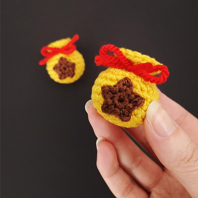 Ravelry: Mini Bell Bag pattern by Fay Lyth