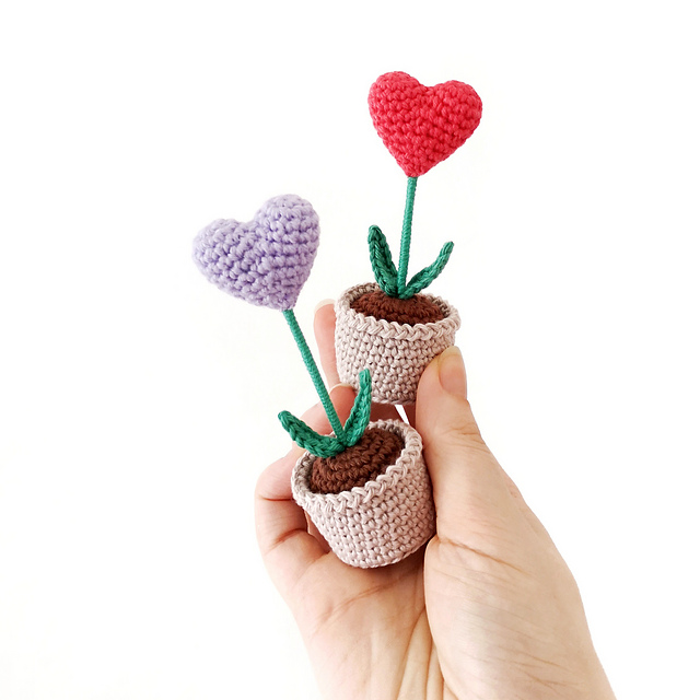 Ravelry: Heart Flower Pot pattern by Fay Lyth