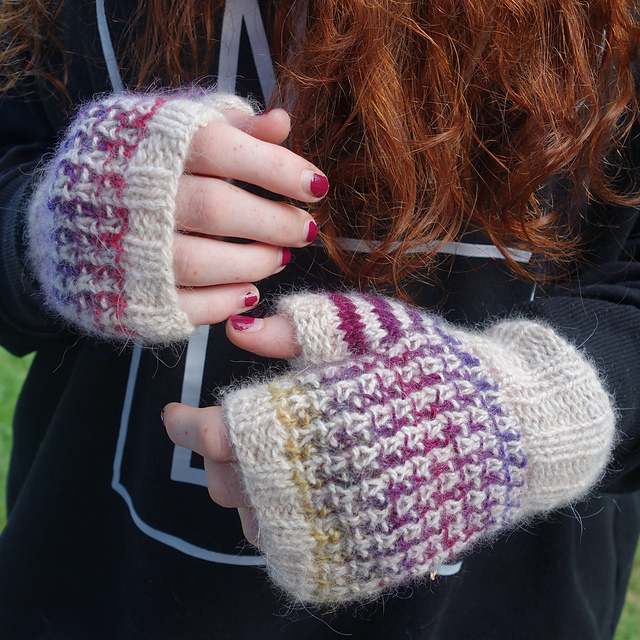 Ravelry: Knitty Bitty mitts pattern by Susan Ashcroft