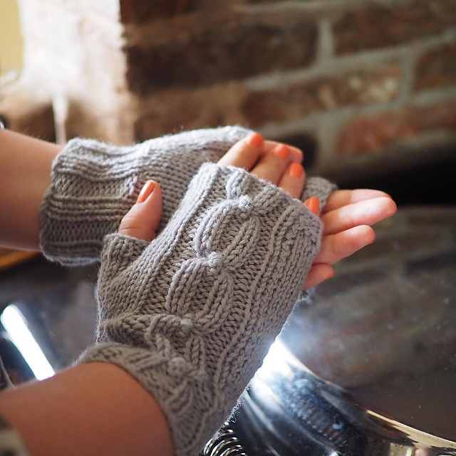 Ravelry: Knitty Knotty mitts pattern by Susan Ashcroft
